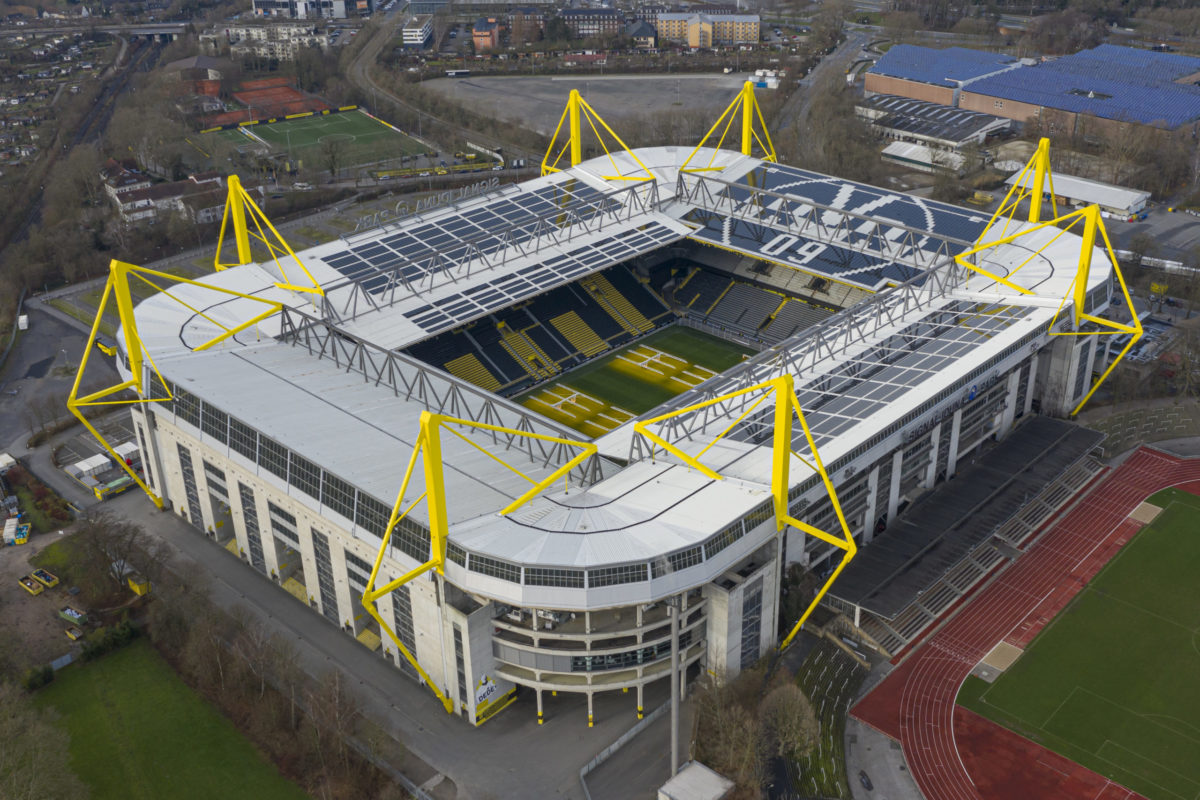 Signal Iduna Park vznikl náhodně a při rekonstrukci se metr pod ...
