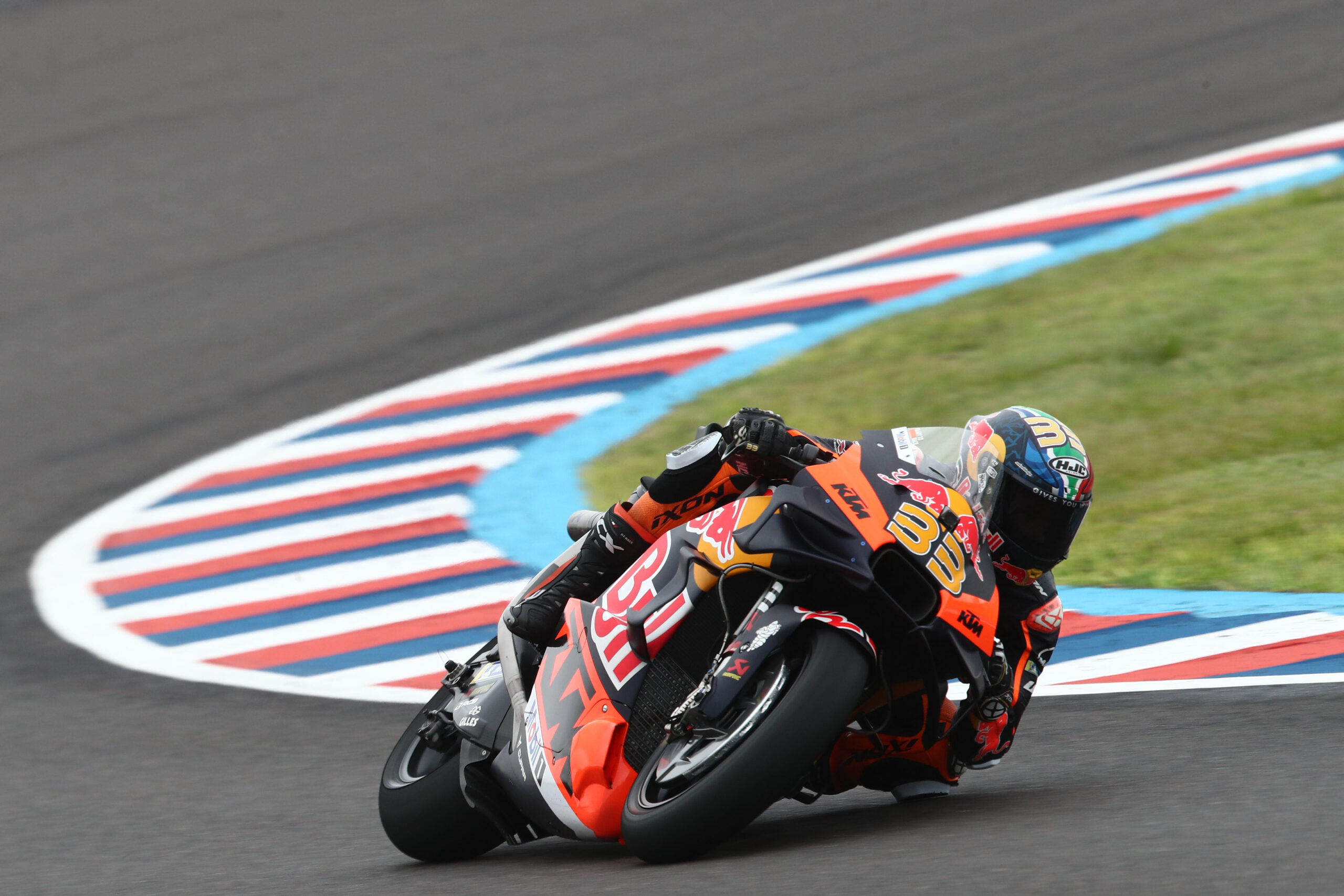 Famózní Brad Binder! Stroj KTM ovládl MotoGP Sprint v Argentině z ...