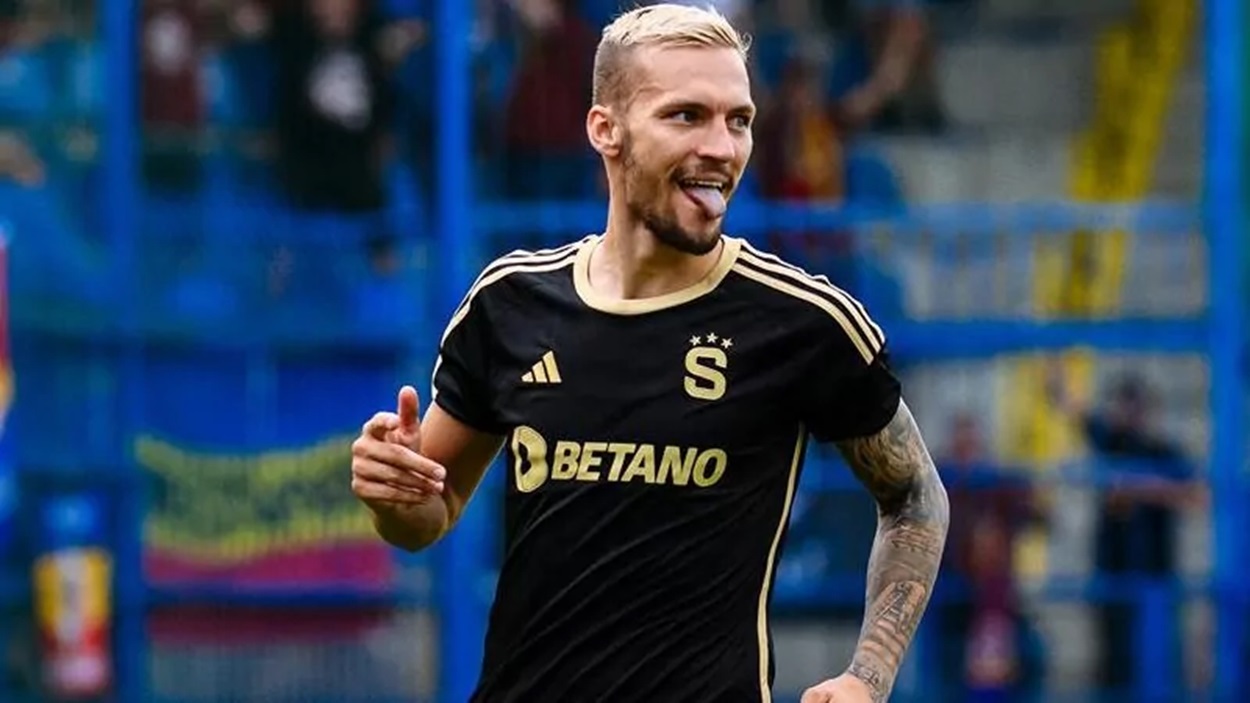 Haraslín má po návratu formu jako hrom, takto parádně vymíchal obránce ...